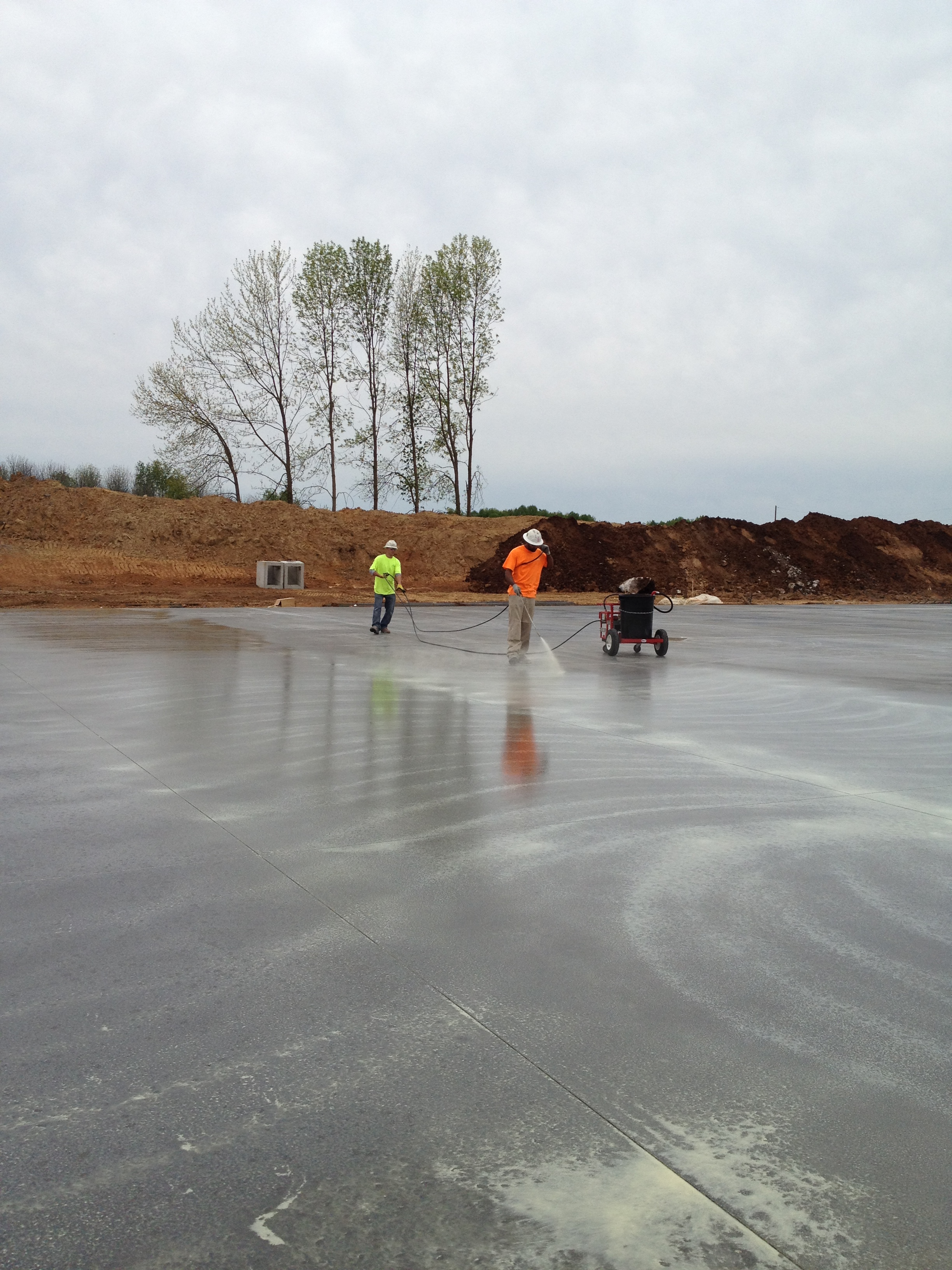 Resin-Type Curing Compound Res-Cure DH for use on fresh concrete