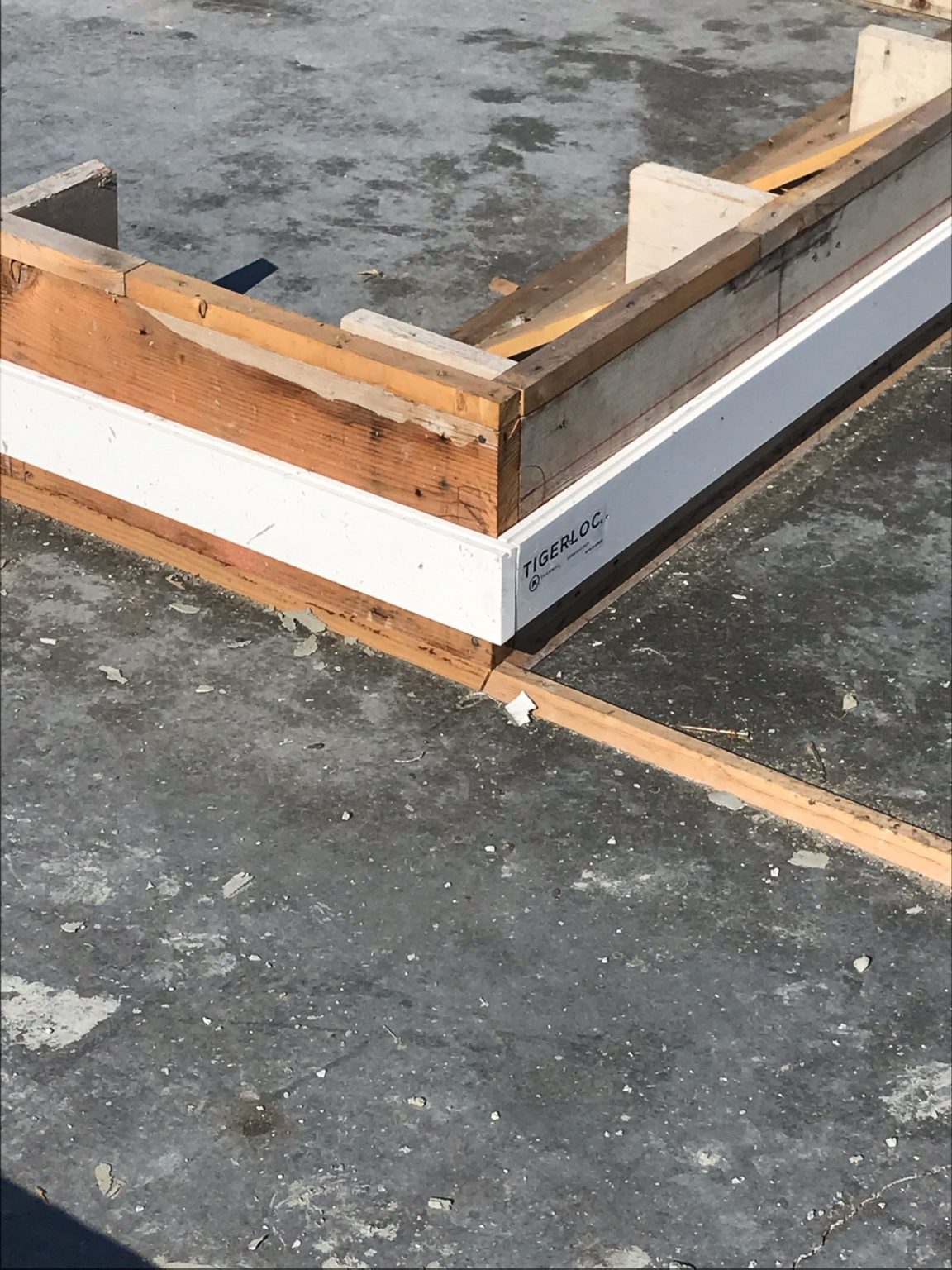 TigerLoc™ attachment embed for concrete buildings