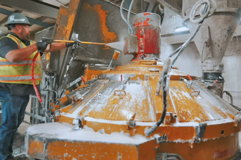 Concrete form release agent Nox-Crete Form Coating prevents bonding